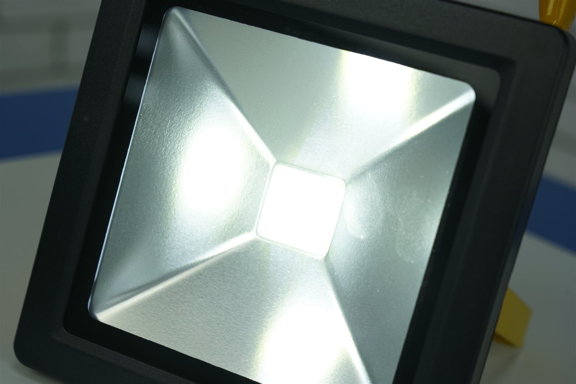 Alza LED reflektor Prenosný 20 W - LED reflektor | Alza.sk