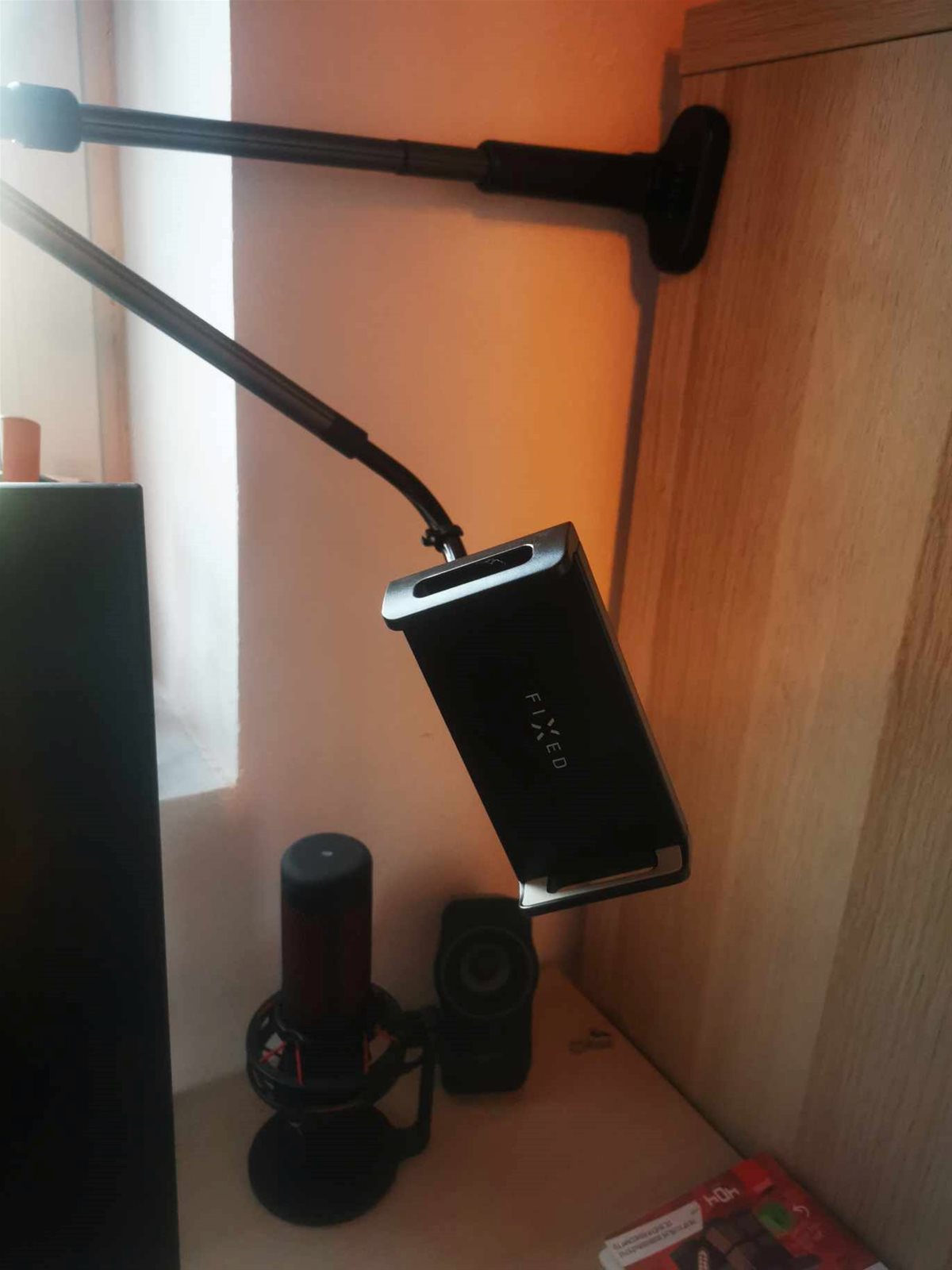 Recenzie FIXED Relax na tablet/telefón s otočným a nastaviteľným ...